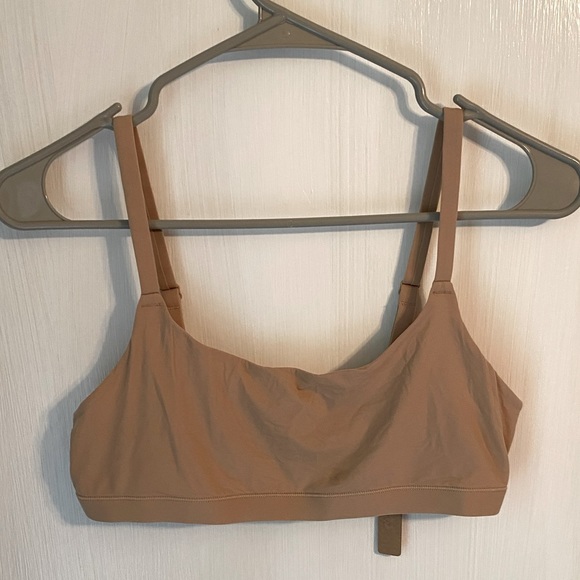 SKIMS | Intimates & Sleepwear | Skims Super Soft Wireless Bra | Poshmark
